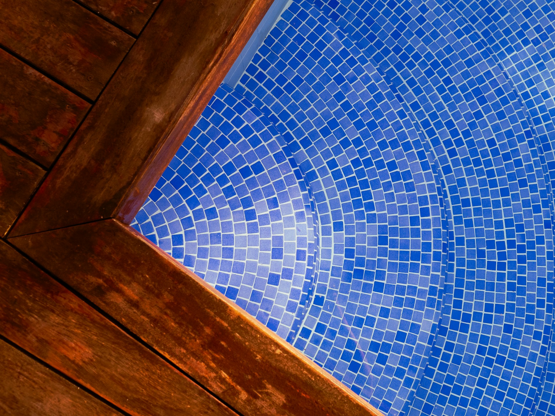 Revamping Sarasota Pools with Expert Tile Renovations